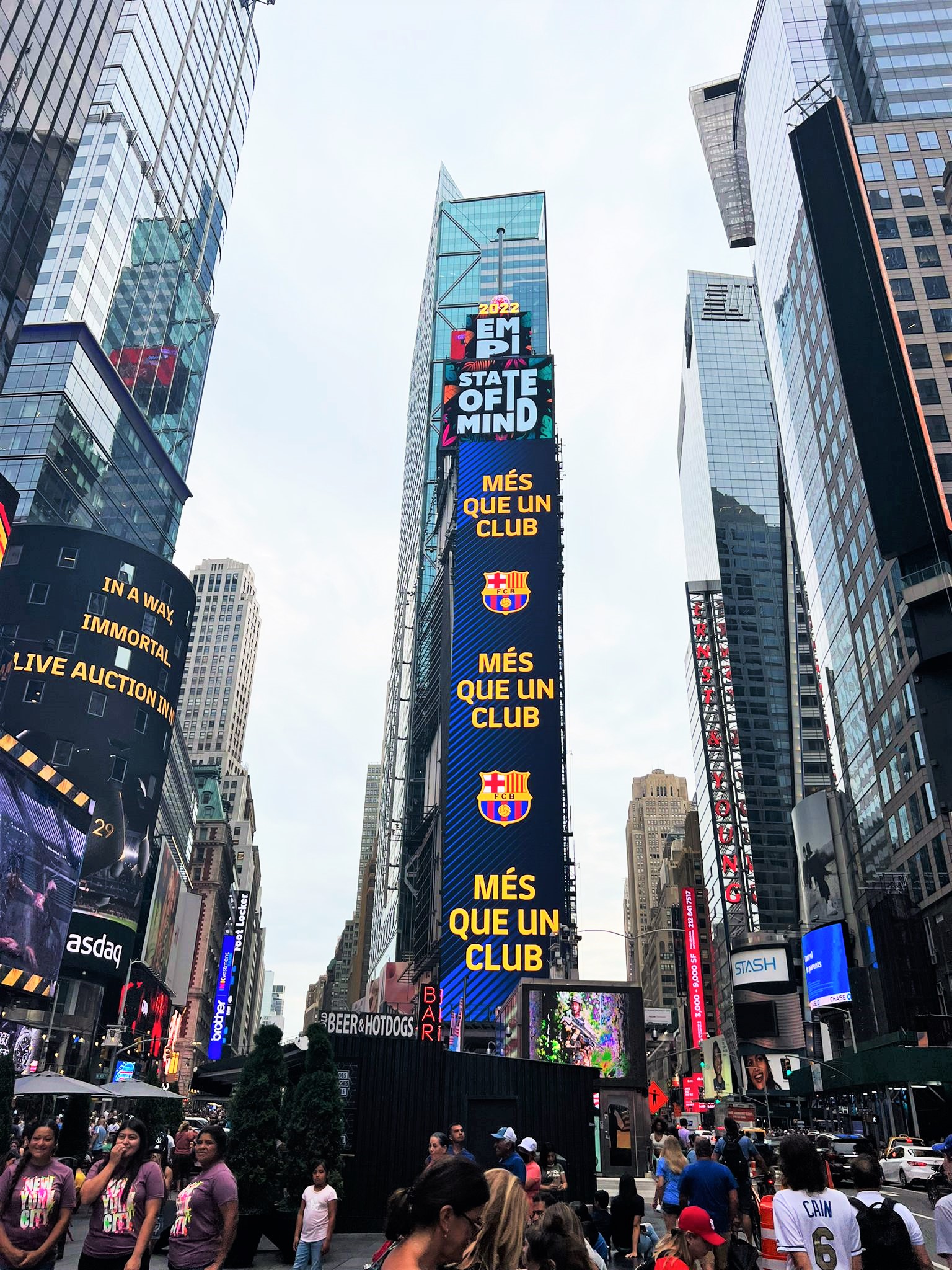 El Barcelona aparece en la pantalla del Times Square de NY - La Bola Sports