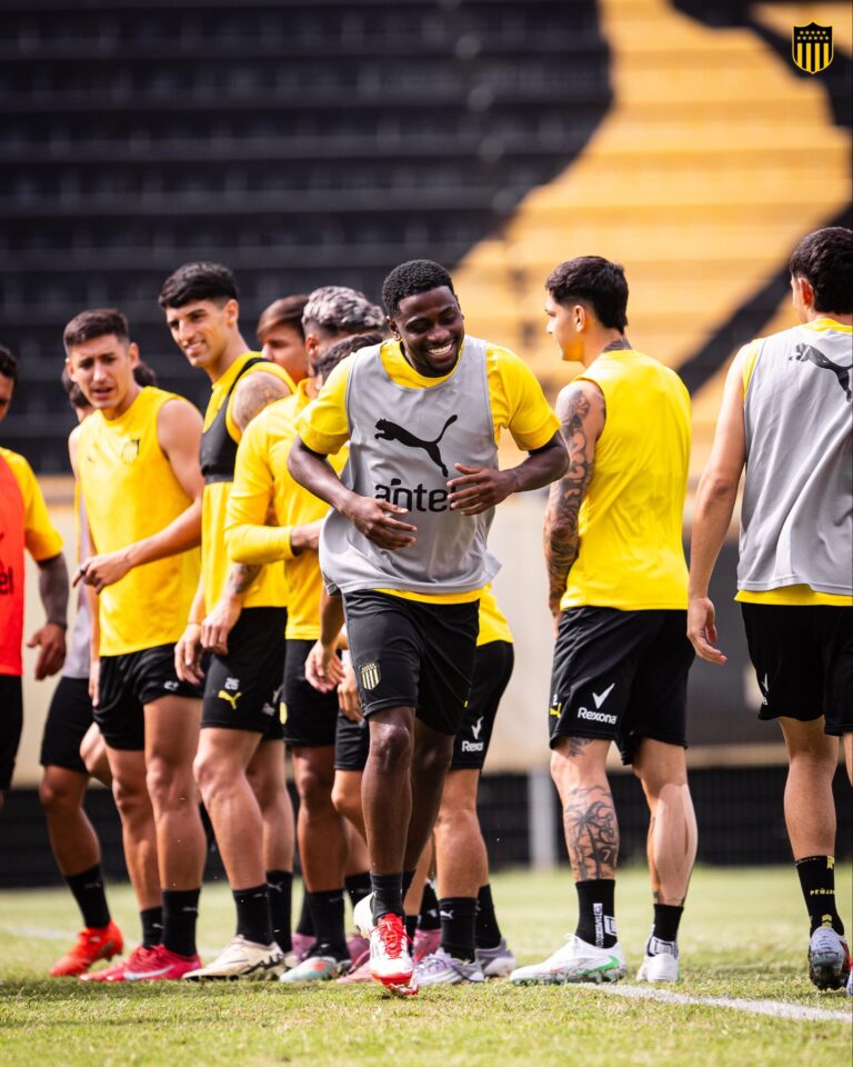 Peñarol presentó a Luis Miguel Angulo - La Bola Sports